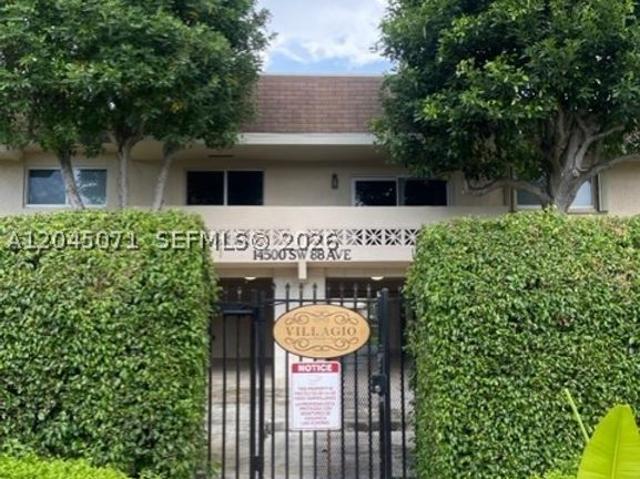 Luxury apartment complex for rent in Palmetto Bay, United States