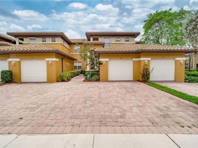 Luxury apartment complex for rent in Parkland, Florida