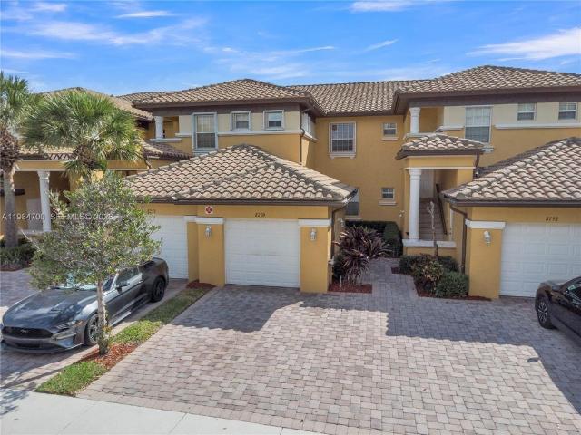 Luxury apartment complex for rent in Parkland, Florida