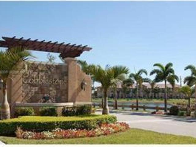 Luxury apartment complex for rent in Pembroke Pines, Florida