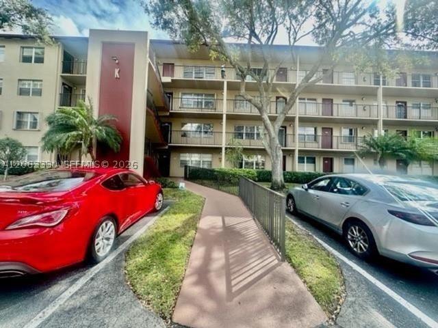 Luxury apartment complex for rent in Pembroke Pines, Florida