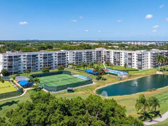 Luxury apartment complex for rent in Pembroke Pines, Florida