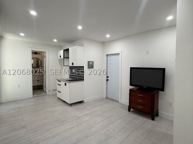 Luxury apartment complex for rent in Pembroke Pines, Florida