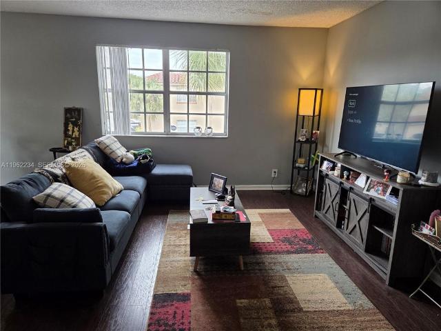 Luxury apartment complex for rent in Pembroke Pines, Florida