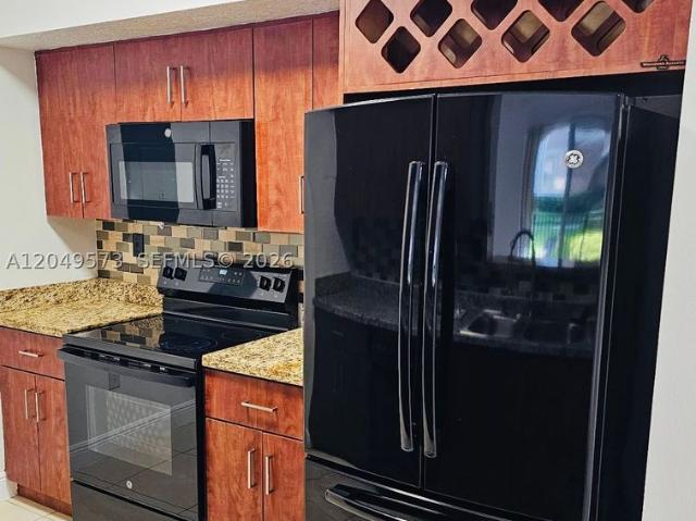 Luxury apartment complex for rent in Pembroke Pines, Florida
