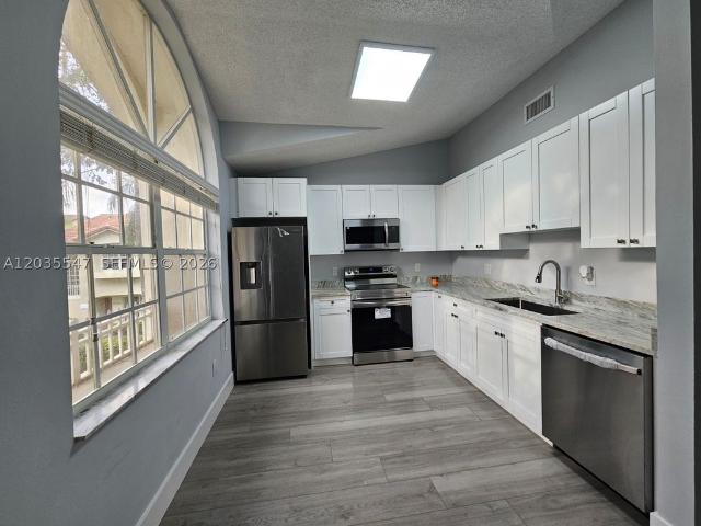 Luxury apartment complex for rent in Pembroke Pines, Florida