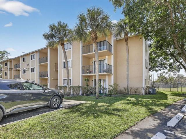Luxury apartment complex for rent in Pembroke Pines, Florida