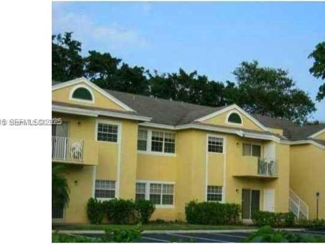 Luxury apartment complex for rent in Pembroke Pines, Florida