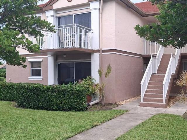 Luxury apartment complex for rent in Pembroke Pines, Florida