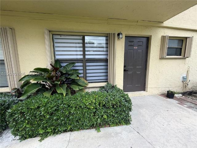 Luxury apartment complex for rent in Pembroke Pines, Florida