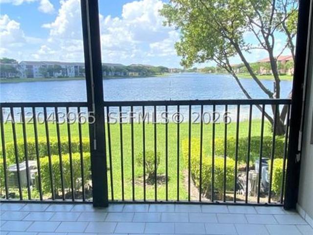 Luxury apartment complex for rent in Pembroke Pines, Florida