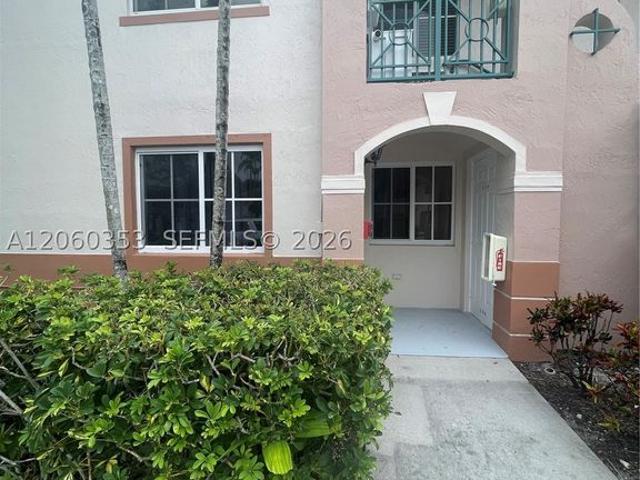 Luxury apartment complex for rent in Pembroke Pines, Florida