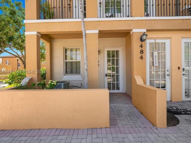 Luxury apartment complex for rent in Pembroke Pines, Florida