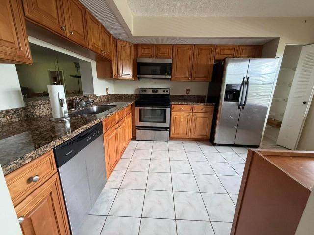 Luxury apartment complex for rent in Pembroke Pines, Florida