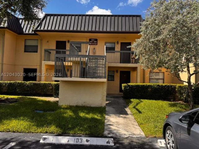 Luxury apartment complex for rent in Pembroke Pines, Florida