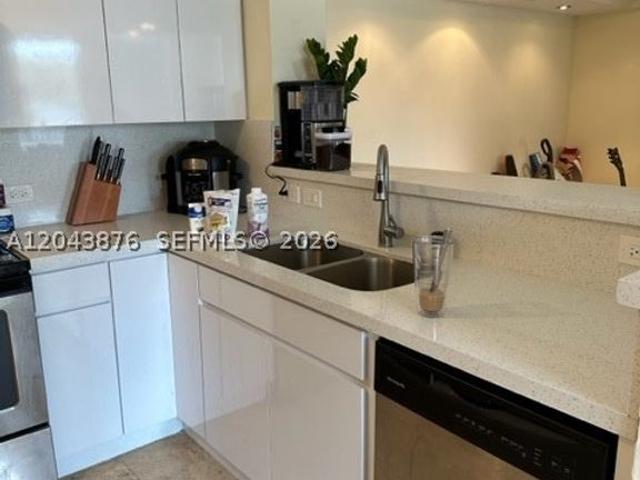 Luxury apartment complex for rent in Pembroke Pines, Florida