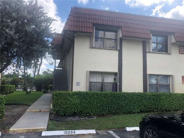 Luxury apartment complex for rent in Pembroke Pines, Florida