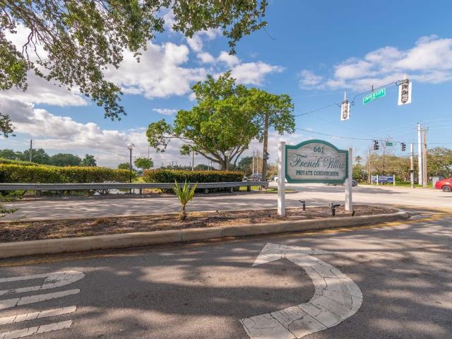 Luxury apartment complex for rent in Pembroke Pines, Florida