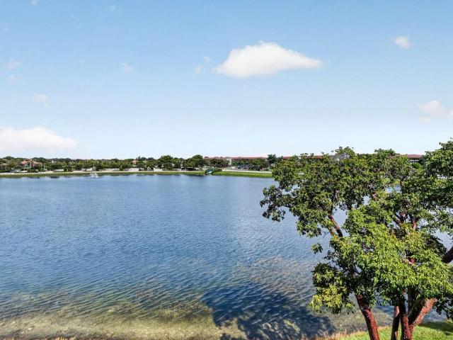 Luxury apartment complex for rent in Pembroke Pines, Florida