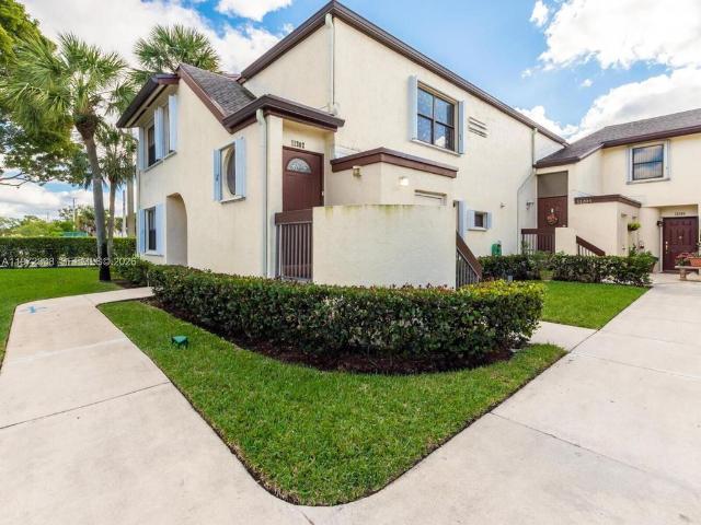 Luxury apartment complex for rent in Pembroke Pines, Florida