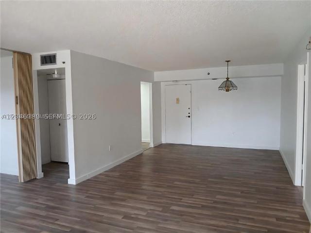 Luxury apartment complex for rent in Pembroke Pines, Florida