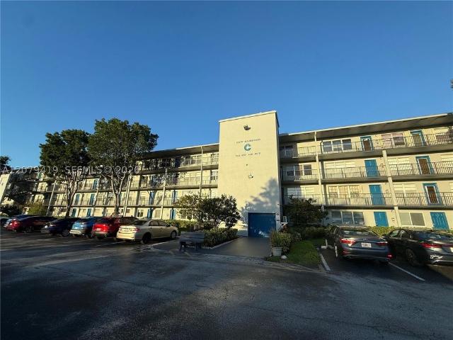 Luxury apartment complex for rent in Pembroke Pines, Florida
