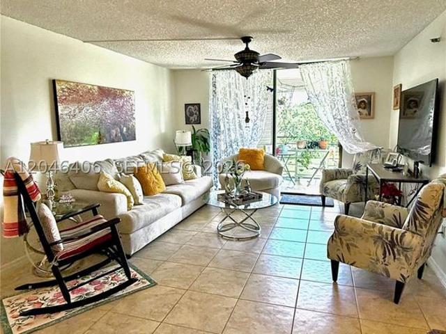 Luxury apartment complex for rent in Pembroke Pines, Florida