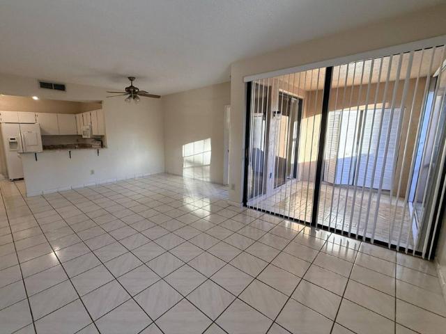 Luxury apartment complex for rent in Pembroke Pines, Florida