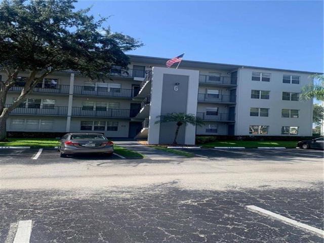Luxury apartment complex for rent in Pembroke Pines, Florida