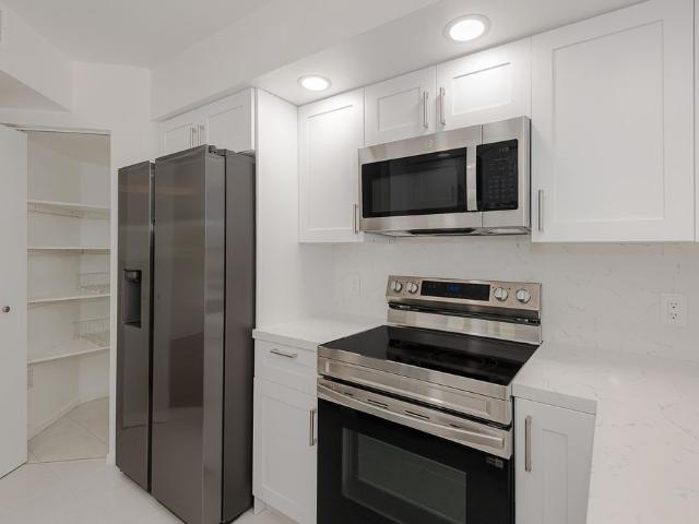 Luxury apartment complex for rent in Pembroke Pines, Florida