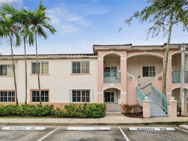 Luxury apartment complex for rent in Pembroke Pines, Florida