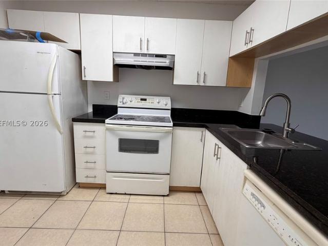 Luxury apartment complex for rent in Pembroke Pines, Florida