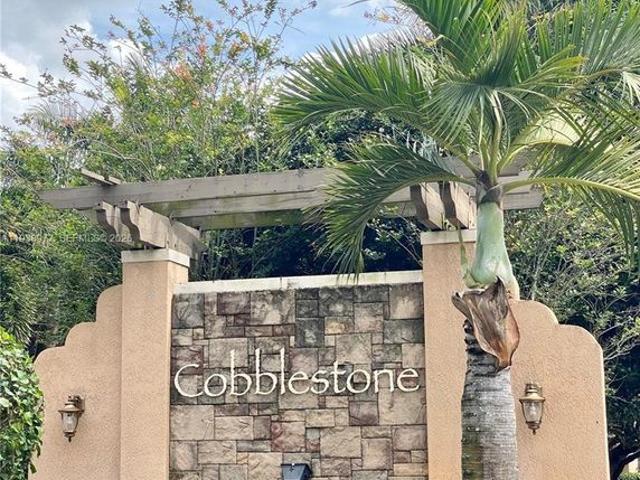 Luxury apartment complex for rent in Pembroke Pines, Florida