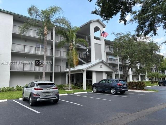 Luxury apartment complex for rent in Pembroke Pines, Florida
