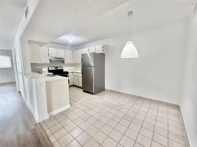 Luxury apartment complex for rent in Pembroke Pines, Florida
