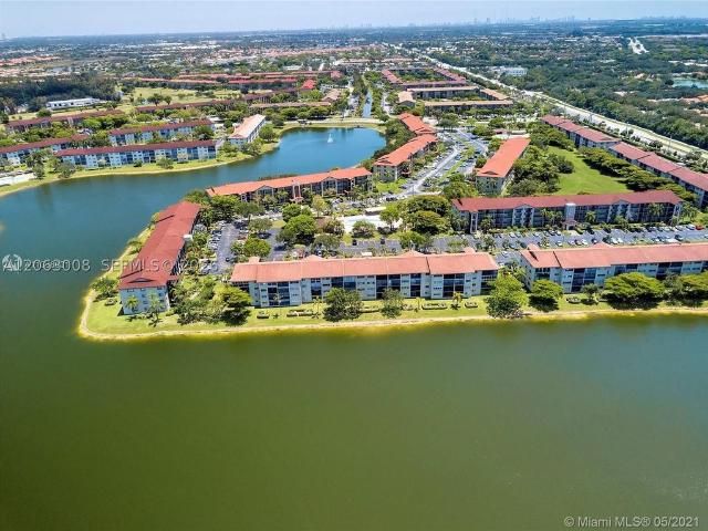 Luxury apartment complex for rent in Pembroke Pines, Florida