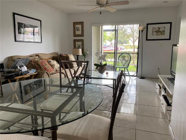 Luxury apartment complex for rent in Pembroke Pines, Florida