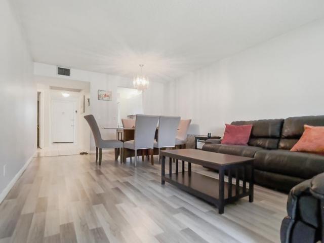 Luxury apartment complex for rent in Pembroke Pines, Florida