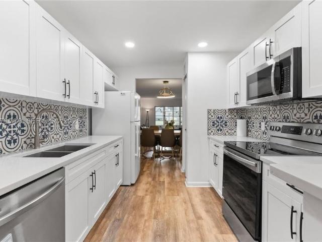 Luxury apartment complex for rent in Pembroke Pines, Florida