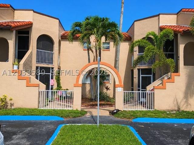 Luxury apartment complex for rent in Pembroke Pines, Florida