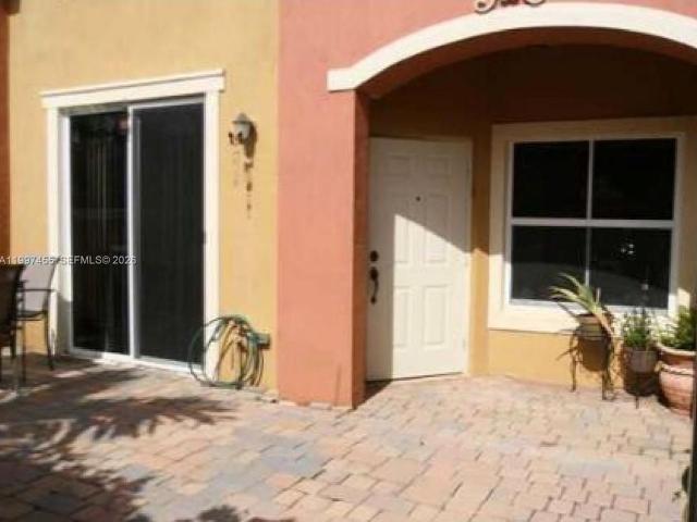 Luxury apartment complex for rent in Pembroke Pines, Florida