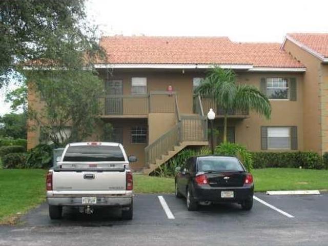 Luxury apartment complex for rent in Pembroke Pines, Florida