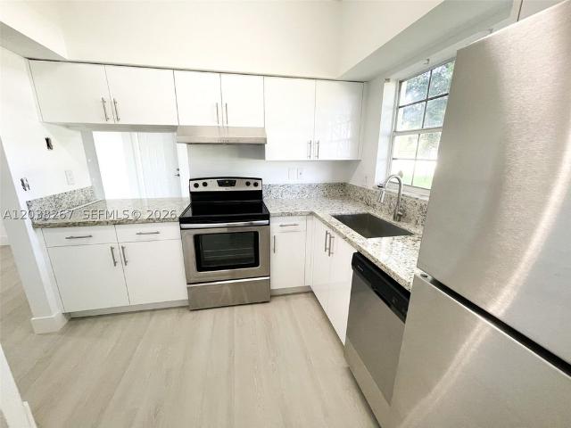 Luxury apartment complex for rent in Pembroke Pines, Florida