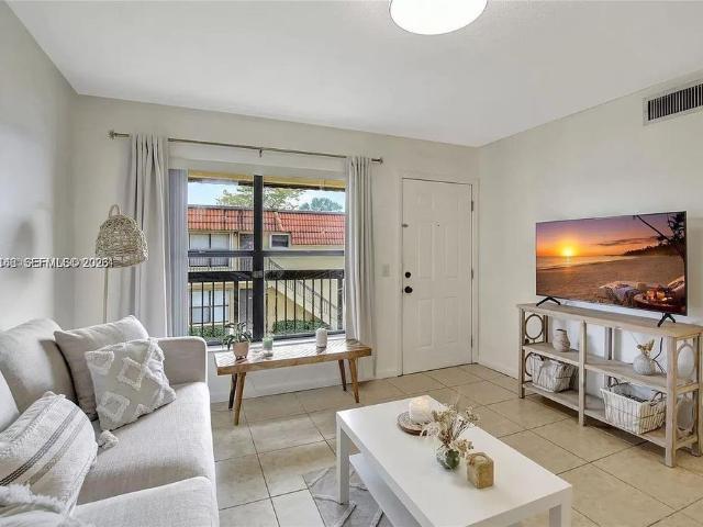 Luxury apartment complex for rent in Pembroke Pines, Florida