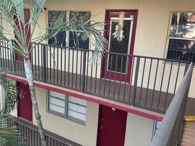Luxury apartment complex for rent in Pembroke Pines, Florida