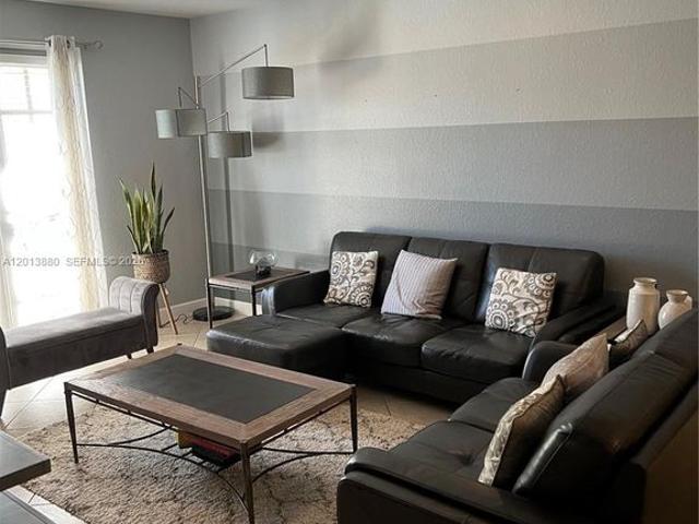 Luxury apartment complex for rent in Pembroke Pines, Florida