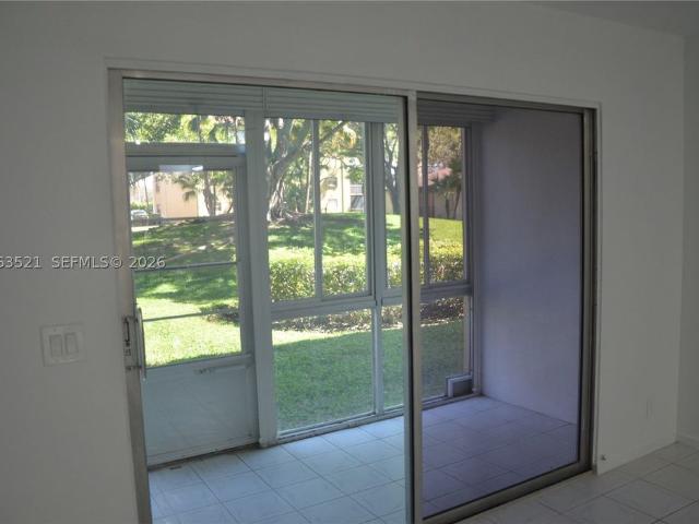 Luxury apartment complex for rent in Pembroke Pines, United States