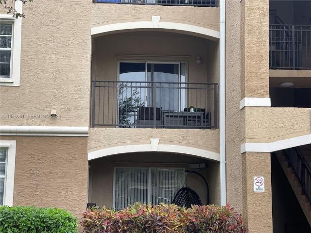 Luxury apartment complex for rent in Pembroke Pines, United States