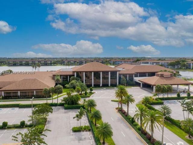 Luxury apartment complex for rent in Pembroke Pines, United States