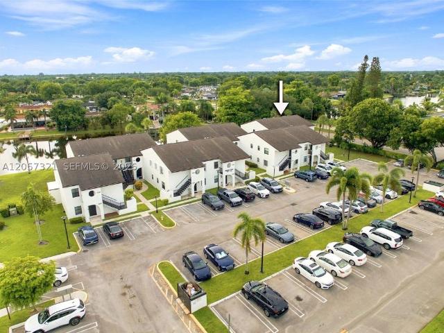 Luxury apartment complex for rent in Pembroke Pines, United States